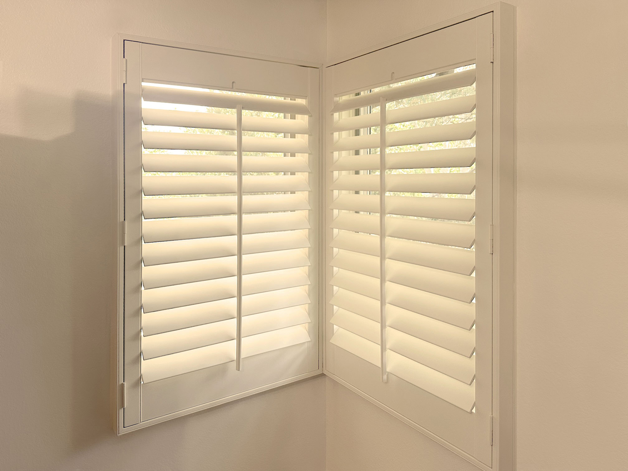 Hardwood Shutters | Hunter Douglas Heritance®